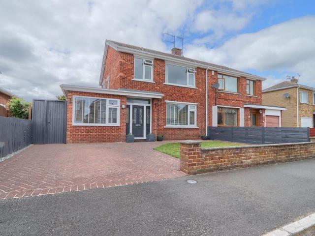3 bedroom semi detached house for sale
