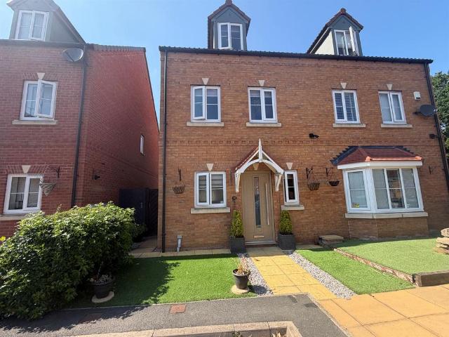 3 bedroom semi detached house for sale