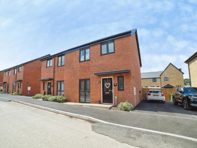 3 bedroom semi detached house for sale