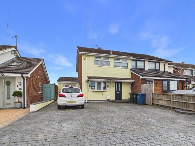 3 bedroom semi detached house for sale