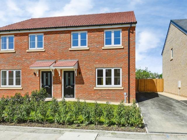 3 bedroom semi detached house for sale
