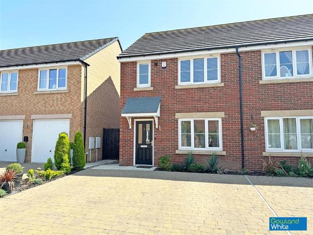 3 bedroom semi detached house for sale