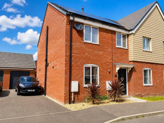 3 bedroom semi detached house for sale