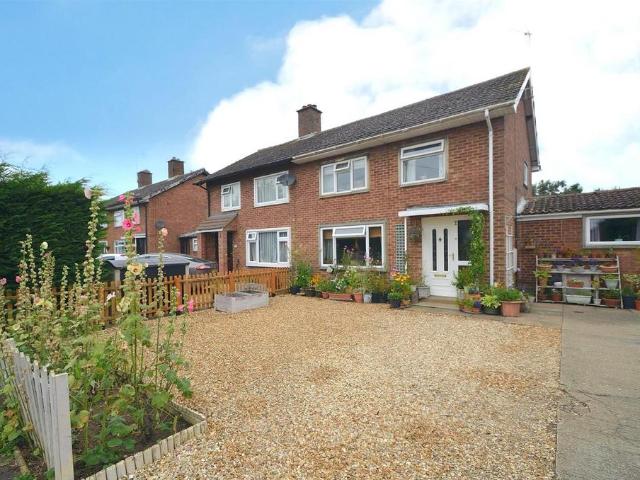 3 bedroom semi detached house for sale