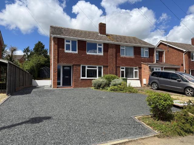 3 bedroom semi detached house for sale