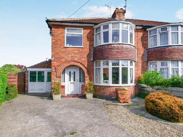 3 bedroom semi detached house for sale