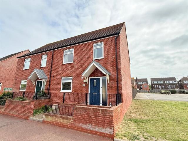 3 bedroom semi detached house for sale