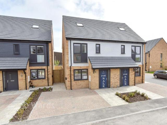 3 bedroom semi detached house for sale