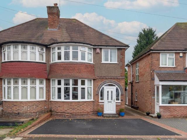 3 bedroom semi detached house for sale
