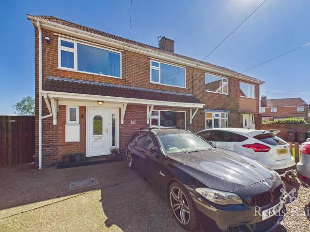 3 bedroom semi detached house for sale