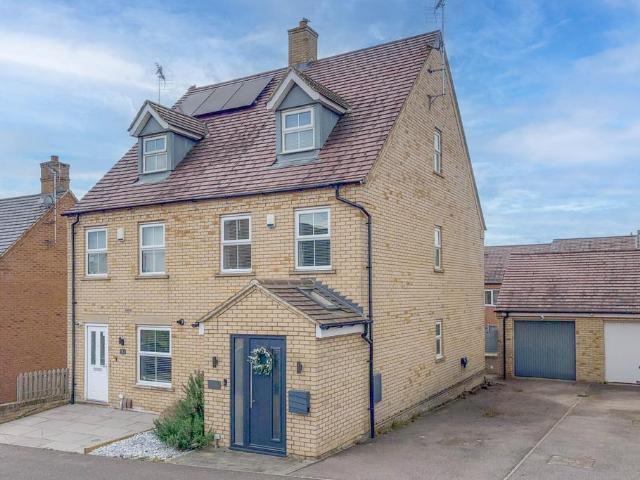 3 bedroom semi detached house for sale