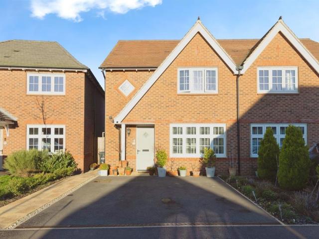 3 bedroom semi detached house for sale