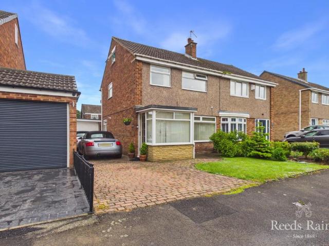 3 bedroom semi detached house for sale