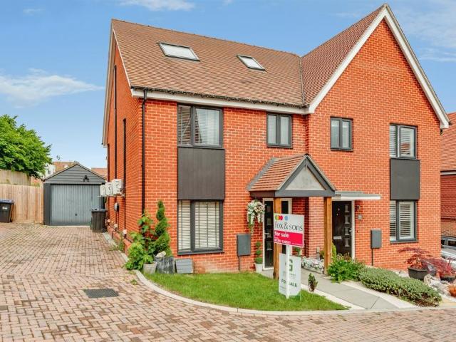 3 bedroom semi detached house for sale