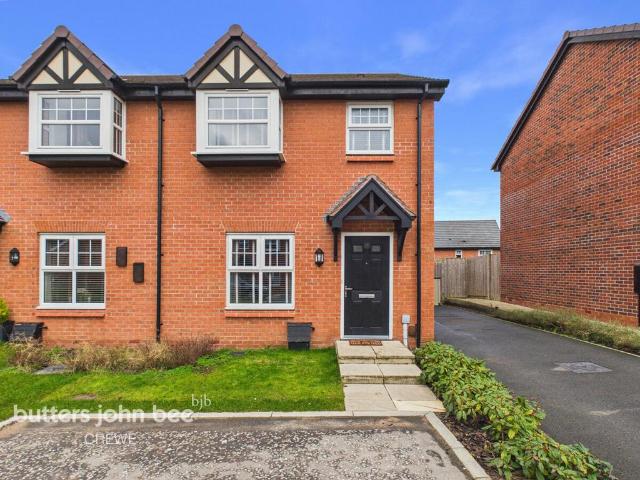3 bedroom semi detached house for sale