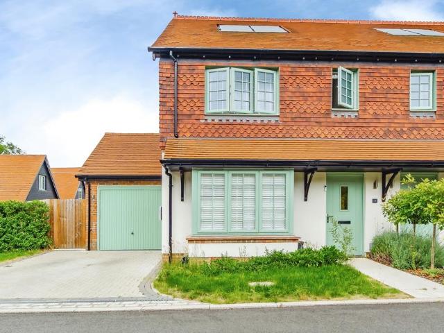 3 bedroom semi detached house for sale