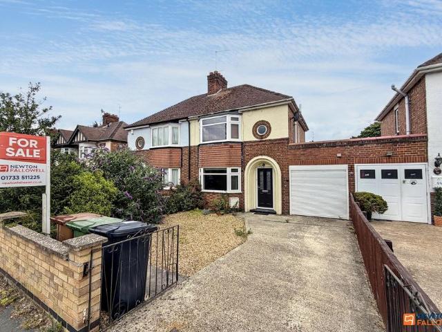 3 bedroom semi detached house for sale