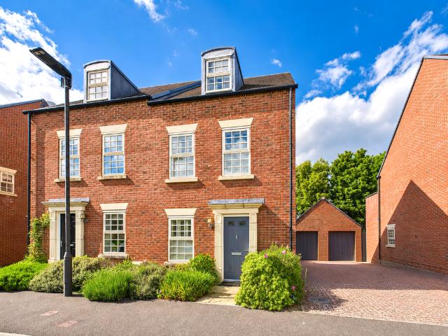 3 bedroom semi detached house for sale
