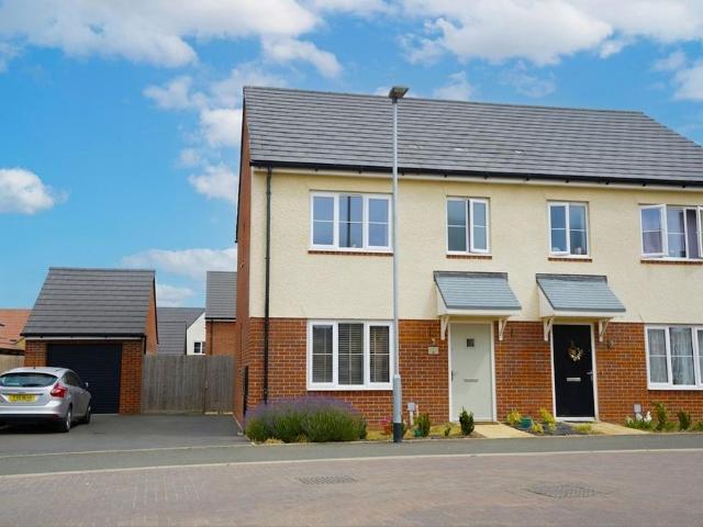 3 bedroom semi detached house for sale
