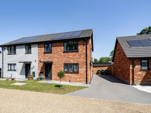 3 bedroom semi detached house for sale