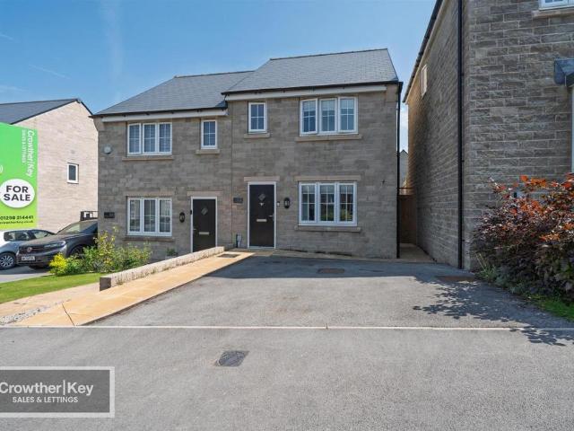 3 bedroom semi detached house for sale