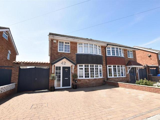 3 bedroom semi detached house for sale