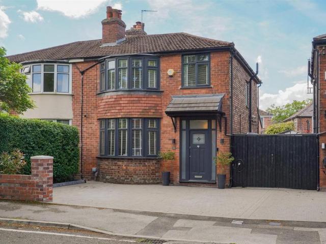 3 bedroom semi detached house for sale