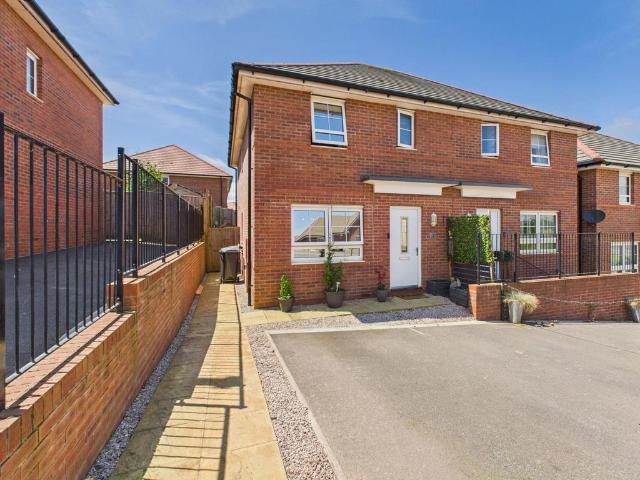 3 bedroom semi detached house for sale