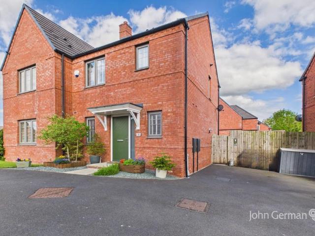 3 bedroom semi detached house for sale