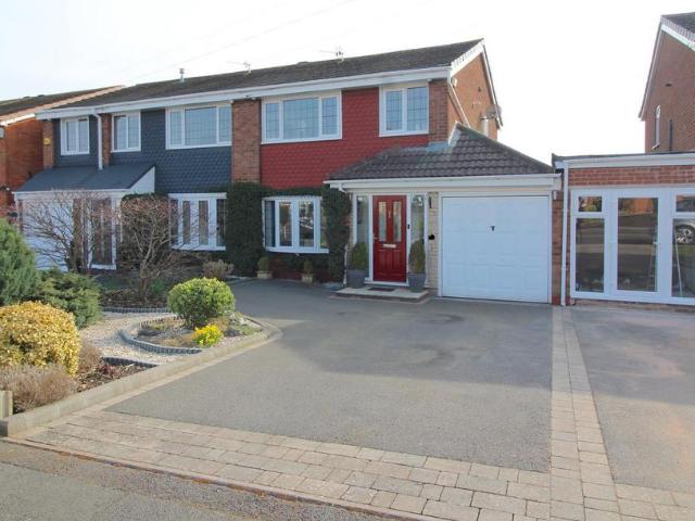 3 bedroom semi detached house for sale