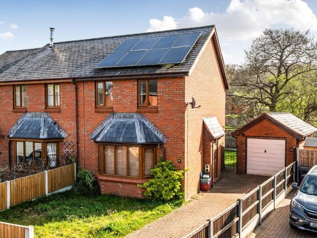 3 bedroom semi detached house for sale