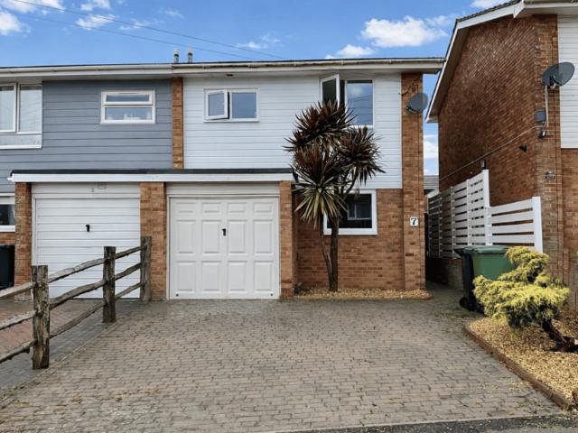 3 bedroom semi detached house for sale