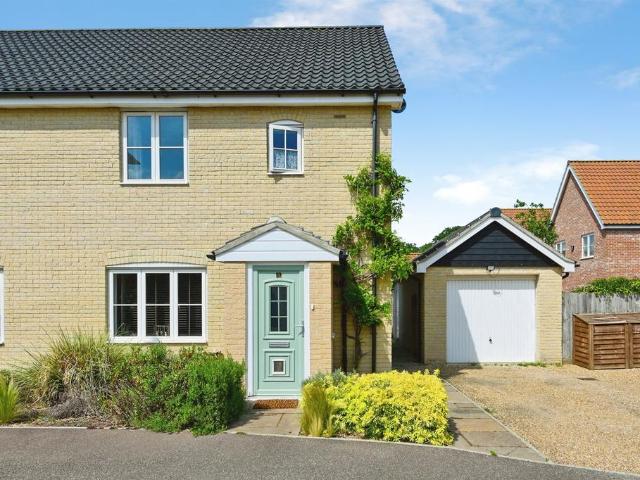 3 bedroom semi detached house for sale