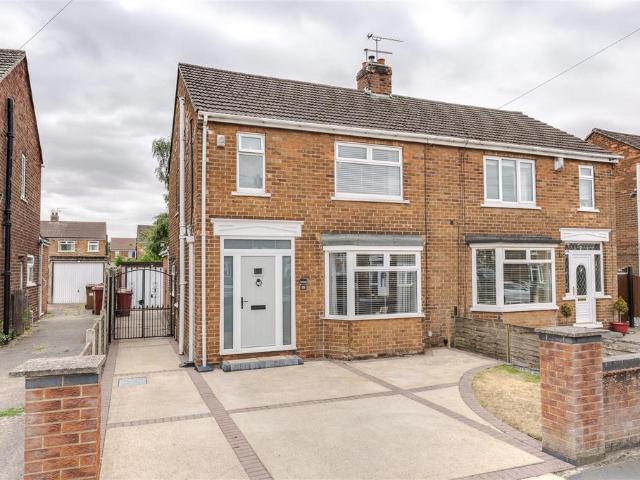 3 bedroom semi detached house for sale