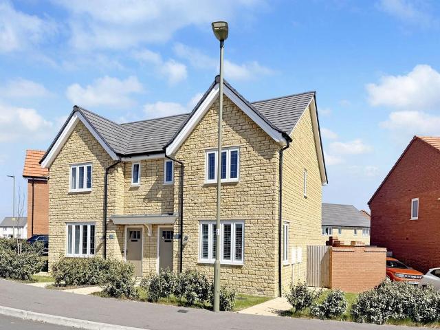 3 bedroom semi detached house for sale