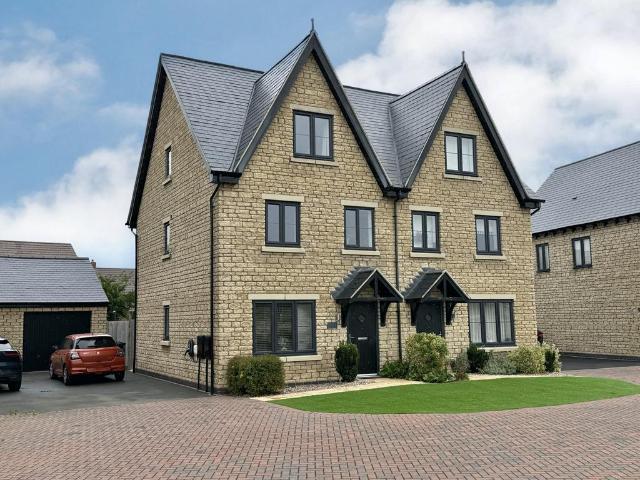 3 bedroom semi detached house for sale