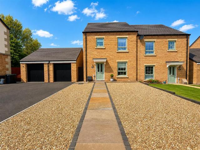 3 bedroom semi detached house for sale