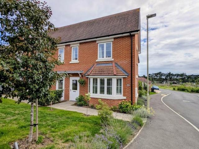 3 bedroom semi detached house for sale