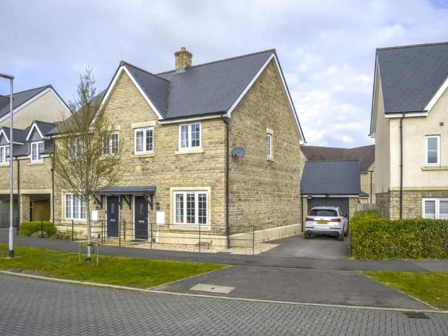 3 bedroom semi detached house for sale