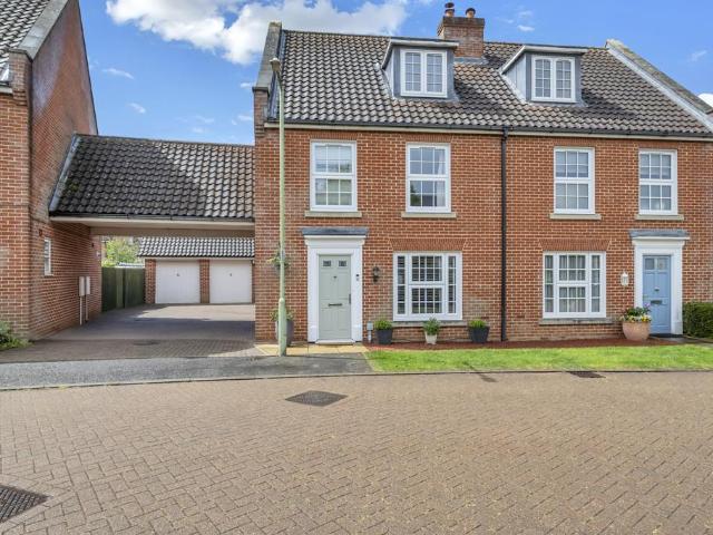 3 bedroom semi detached house for sale