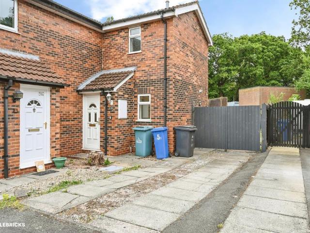 2 bedroom semi detached house for sale