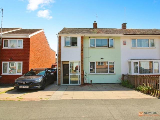 3 bedroom semi detached house for sale