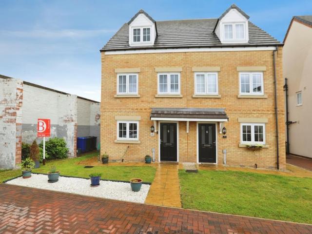 3 bedroom semi detached house for sale