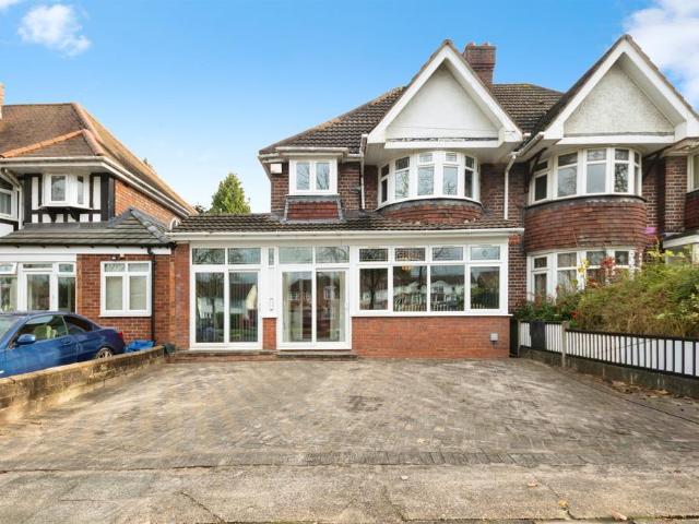 3 bedroom semi detached house for sale