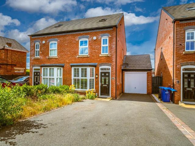 3 bedroom semi detached house for sale