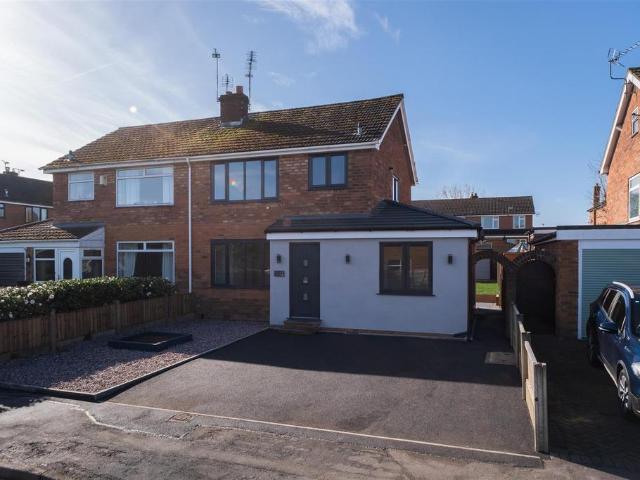 3 bedroom semi detached house for sale