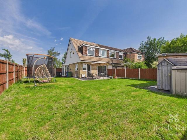 3 bedroom semi detached house for sale