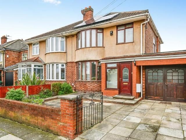 3 bedroom semi detached house for sale