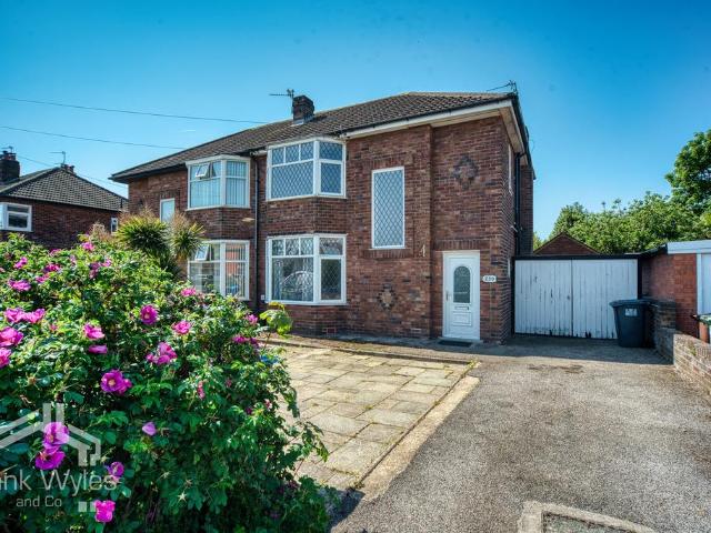 3 bedroom semi detached house for sale