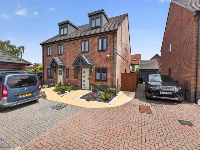 3 bedroom semi detached house for sale